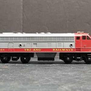 Tri-ang Railways OO/HO F3 Diesel Engine With Illuminated Light ...