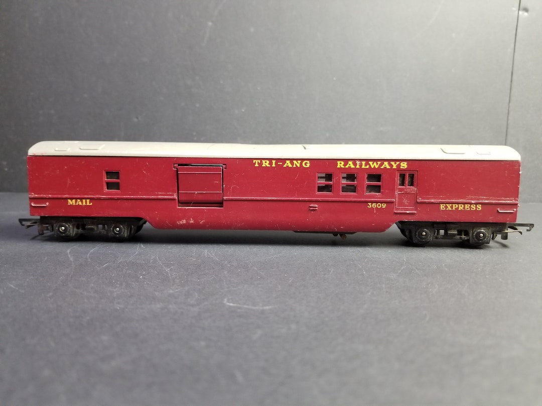 Tri-ang OO/HO Scale Mail Express Coach R 119 Maroon/red 3609 ...