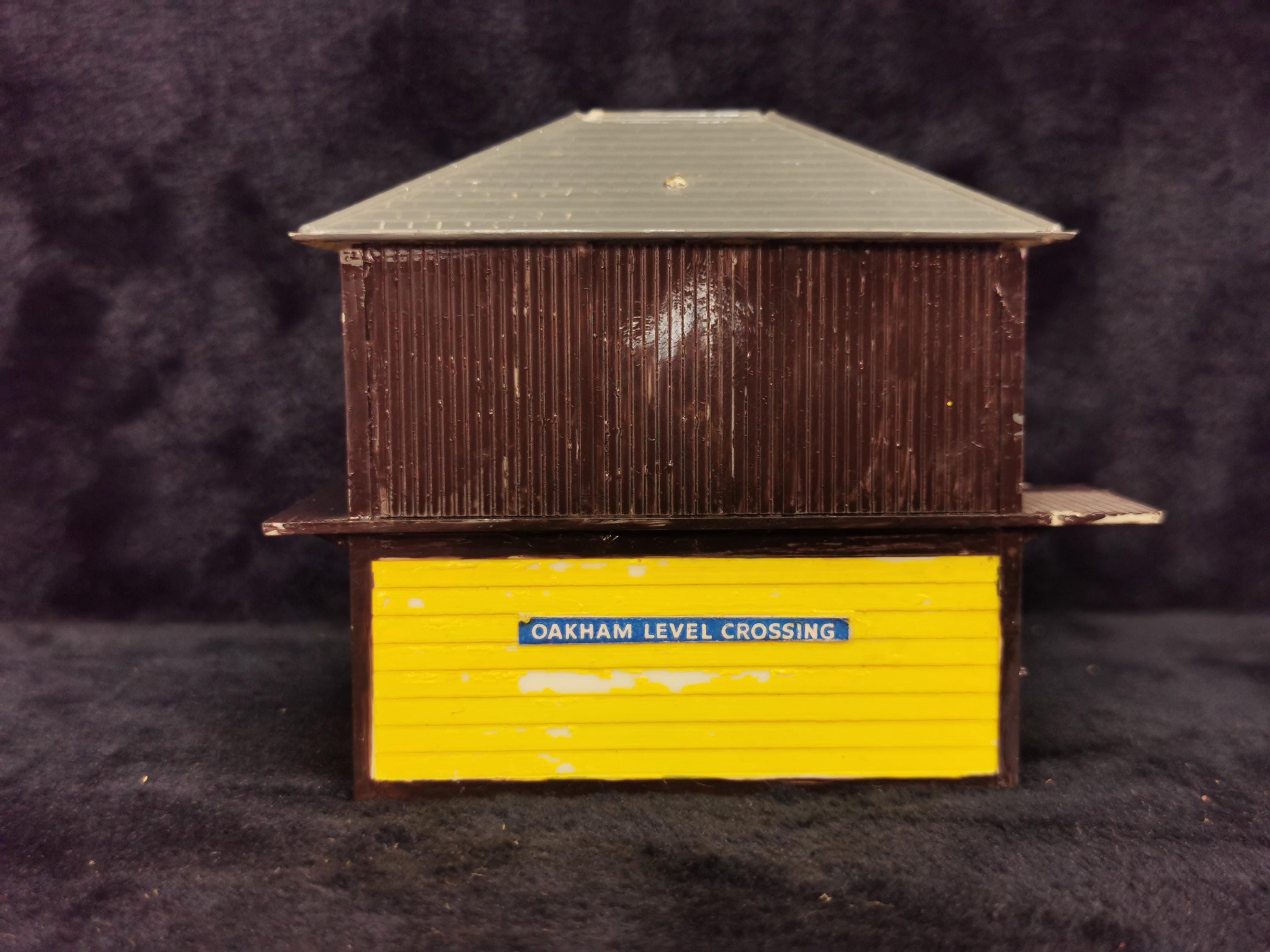 Vintage Airfix HO Scale Oakham Level Crossing Signal Box Build Kit ...