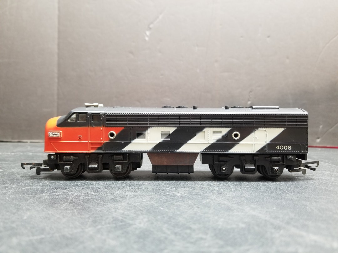 Tri-ang R 55 HO Scale CN ZEBRA 'F3' Diesel #4008 - Perfect for Parts or ...
