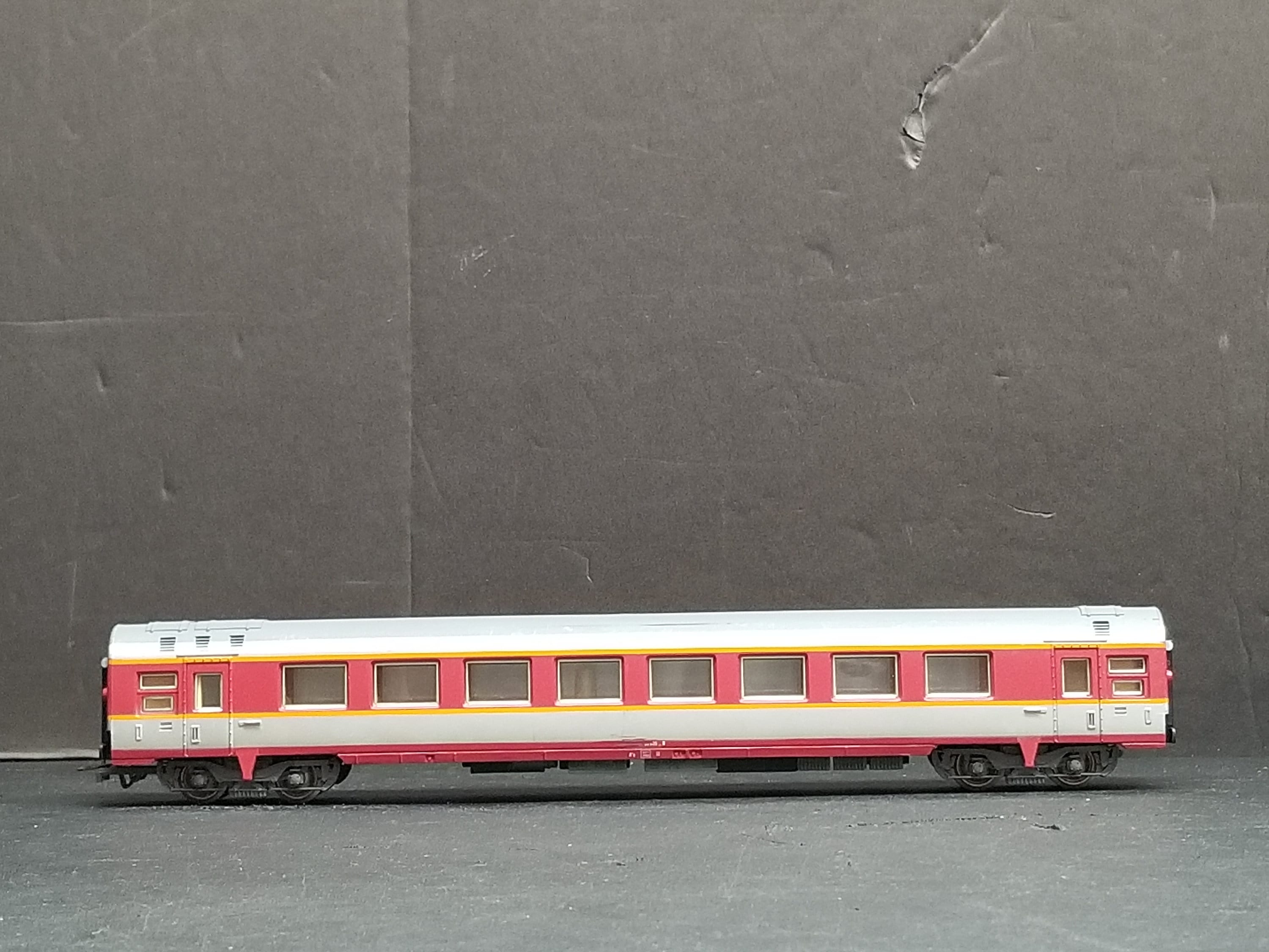 Red Coach Ho Scale