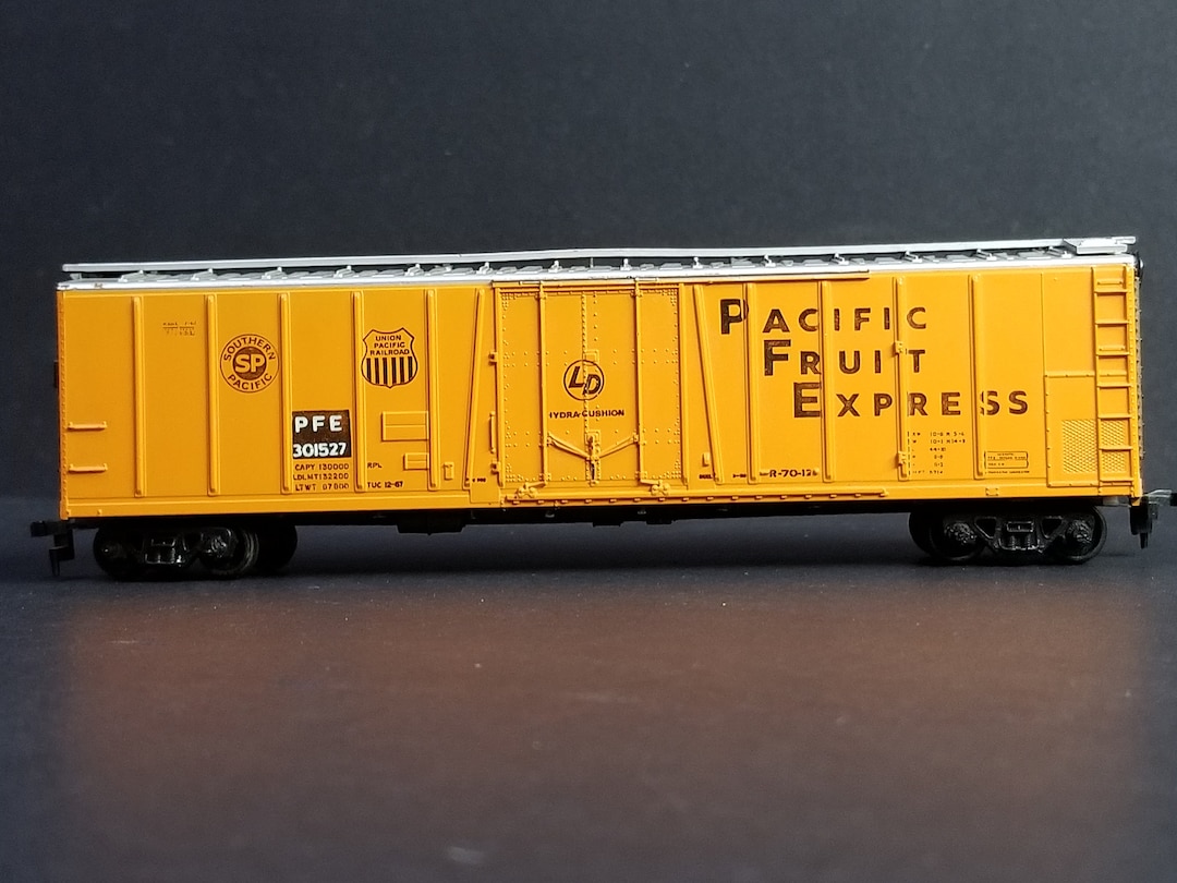 Athearn HO Scale Pacific Fruit Express Reefer Car Pfe #301527 Orange - Etsy