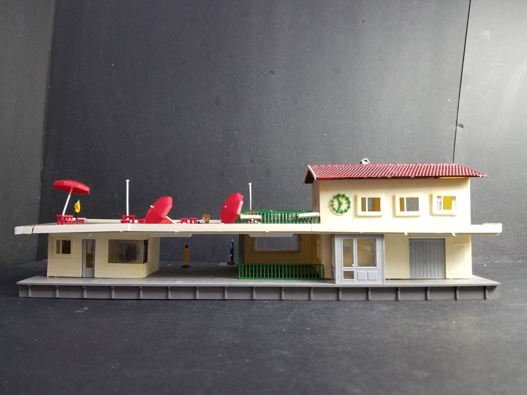 Pola HO Scale Waiting Station Fully Assembled - Etsy