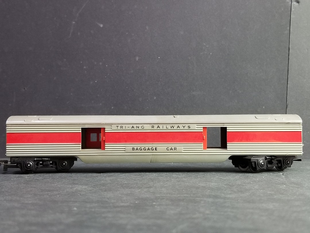Tri-ang OO/HO Tri-ang Railways Silver & Red Baggage Coach Car ...