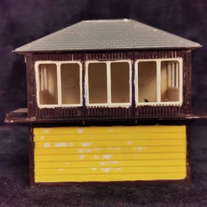 Vintage Airfix HO Scale Oakham Level Crossing Signal Box Build Kit ...