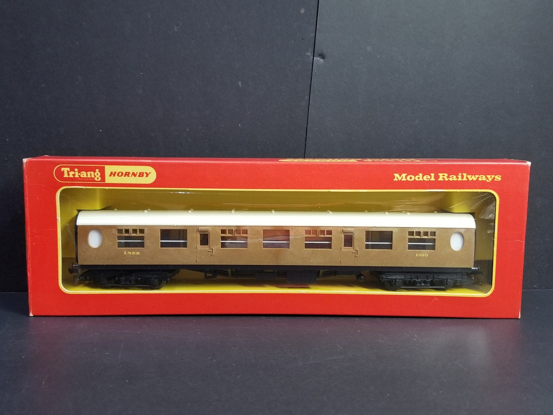 Tri-ang R 745 L.N.E.R Third Coach With Original Box - Etsy