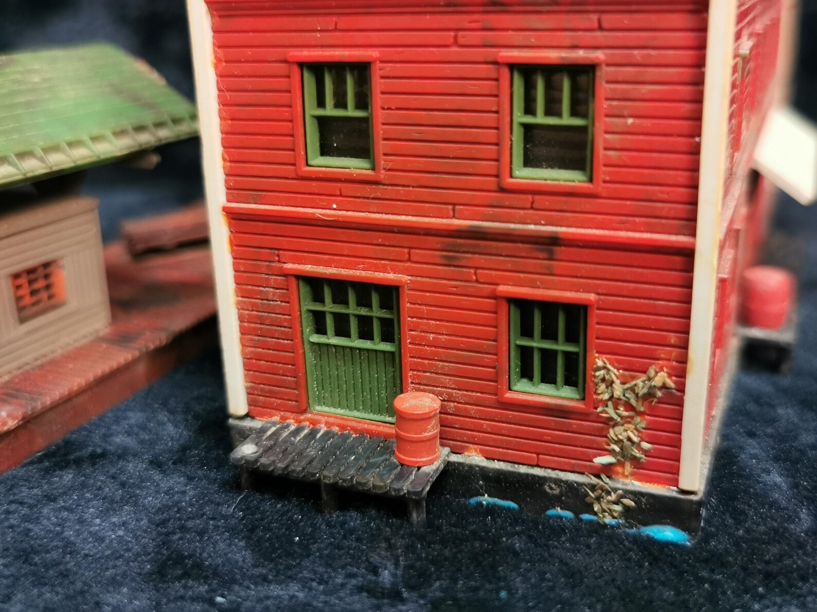 Vintage N Scale Railway Heljan Lot of 3 Industrial Buildings for Trains ...