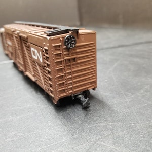HO Scale Lot of 2 Wagons Box and Cattle Car Brown CN and SCL - Etsy