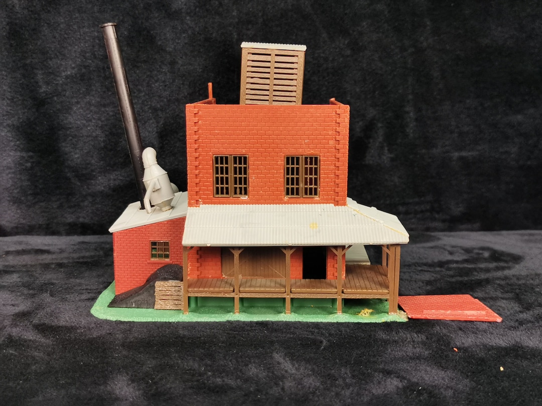 Vintage Pola HO Scale Model Railroading Factory Building Crusom Casket ...