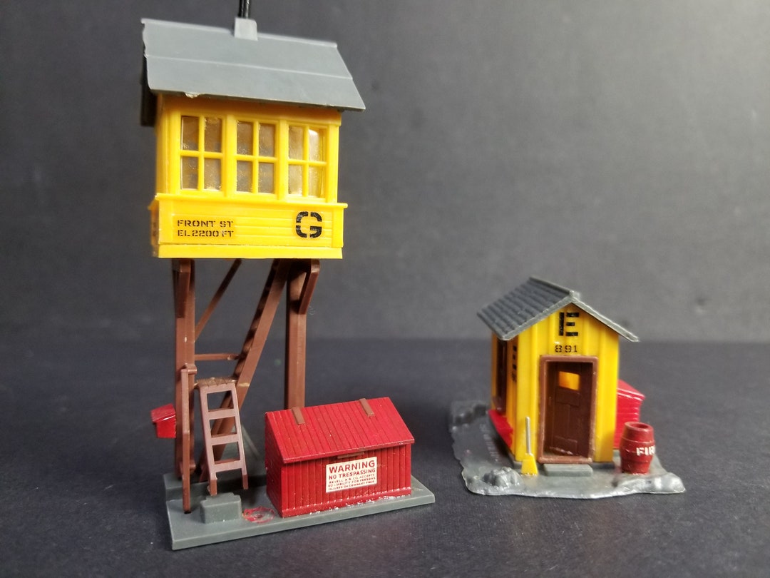 Vintage Revell HO Scale 1958 Guard Tower and Shed - Etsy
