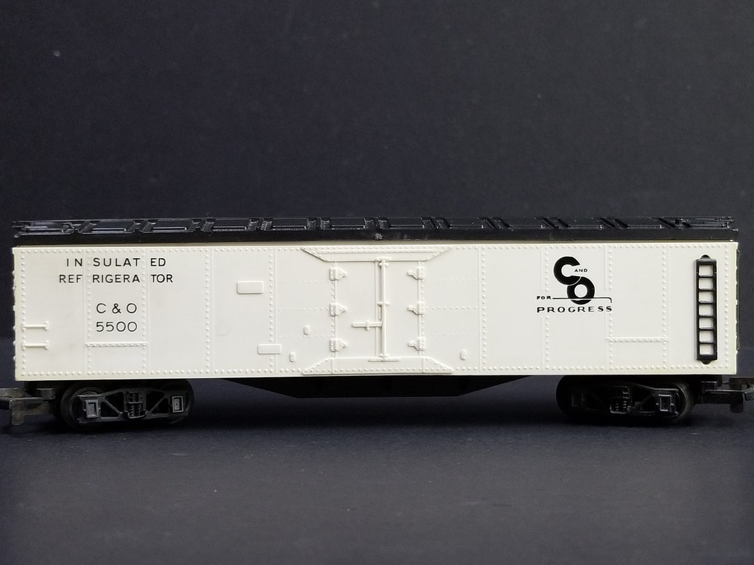 Tri-ang Oo / Ho Scale Insulated Refrigerator C&O 5500 for Progress R ...