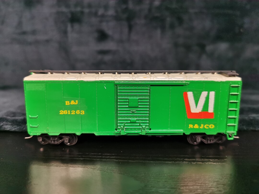 Vintage Athearn HO Scale 40' Box Car: Custom Painted LVI B & J Company ...