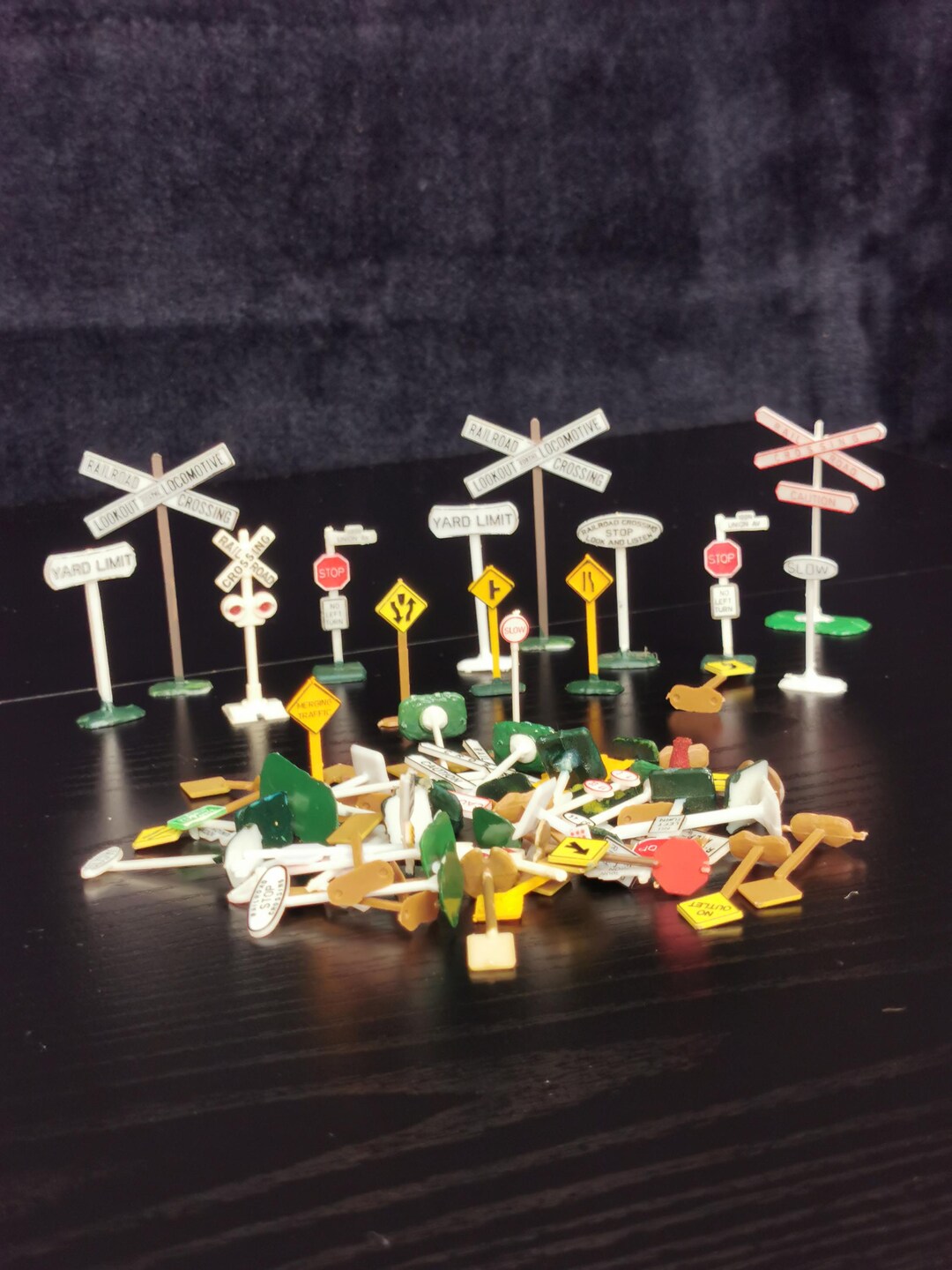 Vintage HO Scale Diorama Railroad Ultra Realistic Assorted Street Signs ...