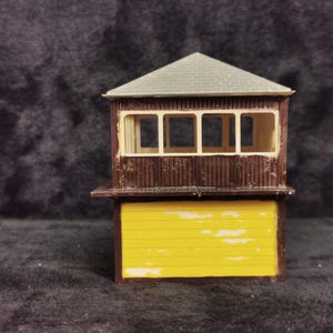 Vintage Airfix HO Scale Oakham Level Crossing Signal Box Build Kit ...