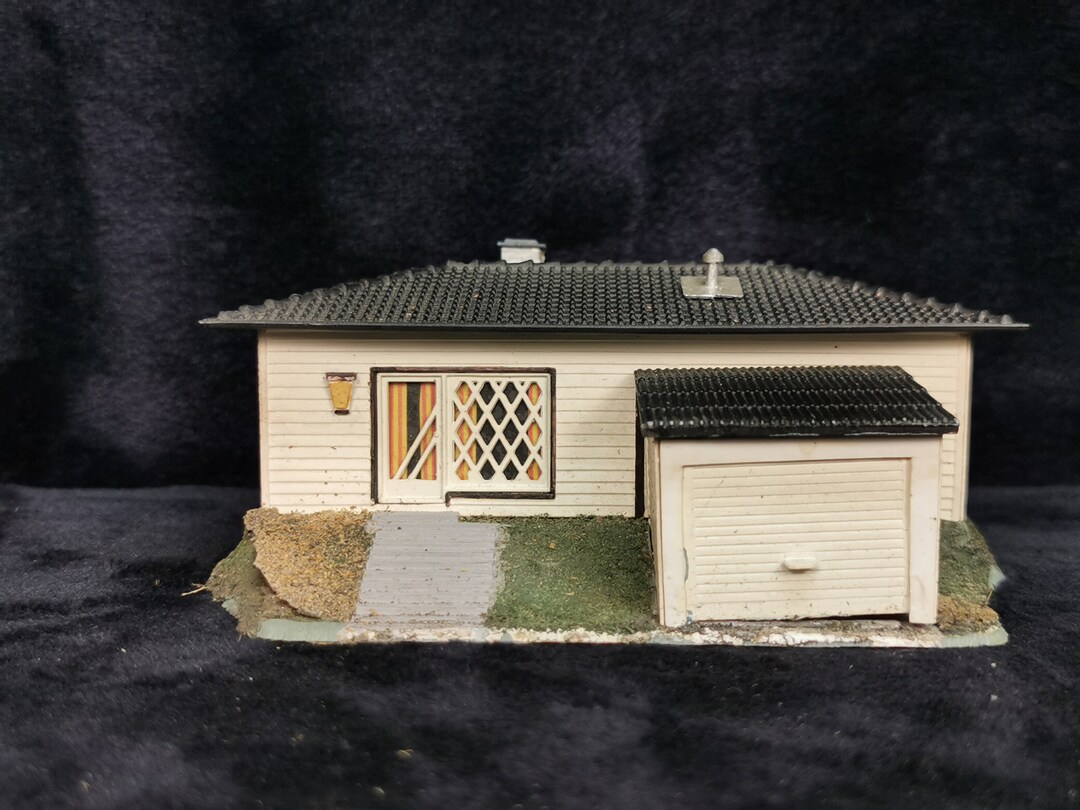 Vintage Pola HO Scale Ranch House With Garage: Custom Painted Model ...
