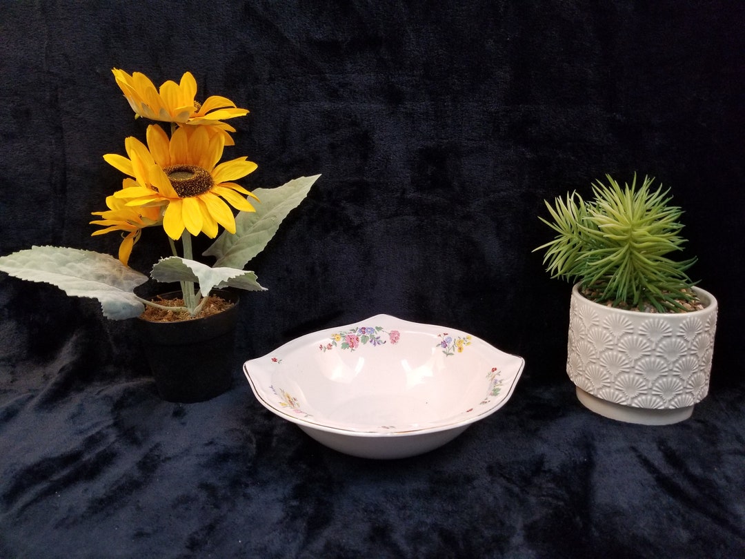 Vintage Pareek Johnson Brothers Flowers Pattern Serving Bowl - Etsy