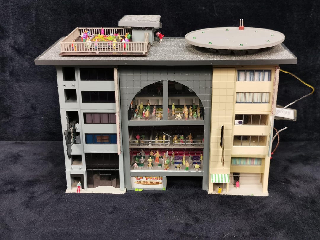 Vintage N Scale Lighted Hotel Diorama: Kato Six Floor Building - Etsy