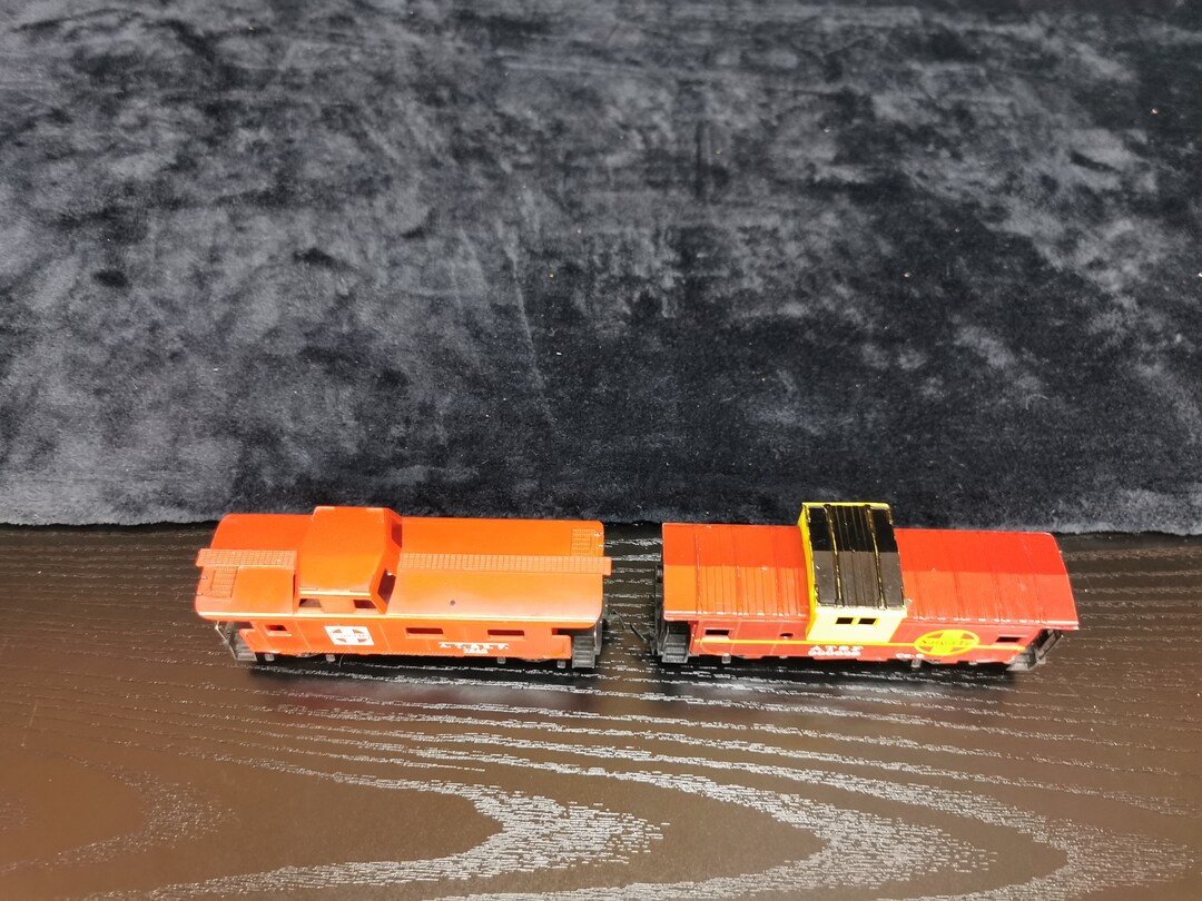 Vintage HO Scale Lot of 2 Caboose Atsf Santa Fe Red 999628 and 7240 - Etsy