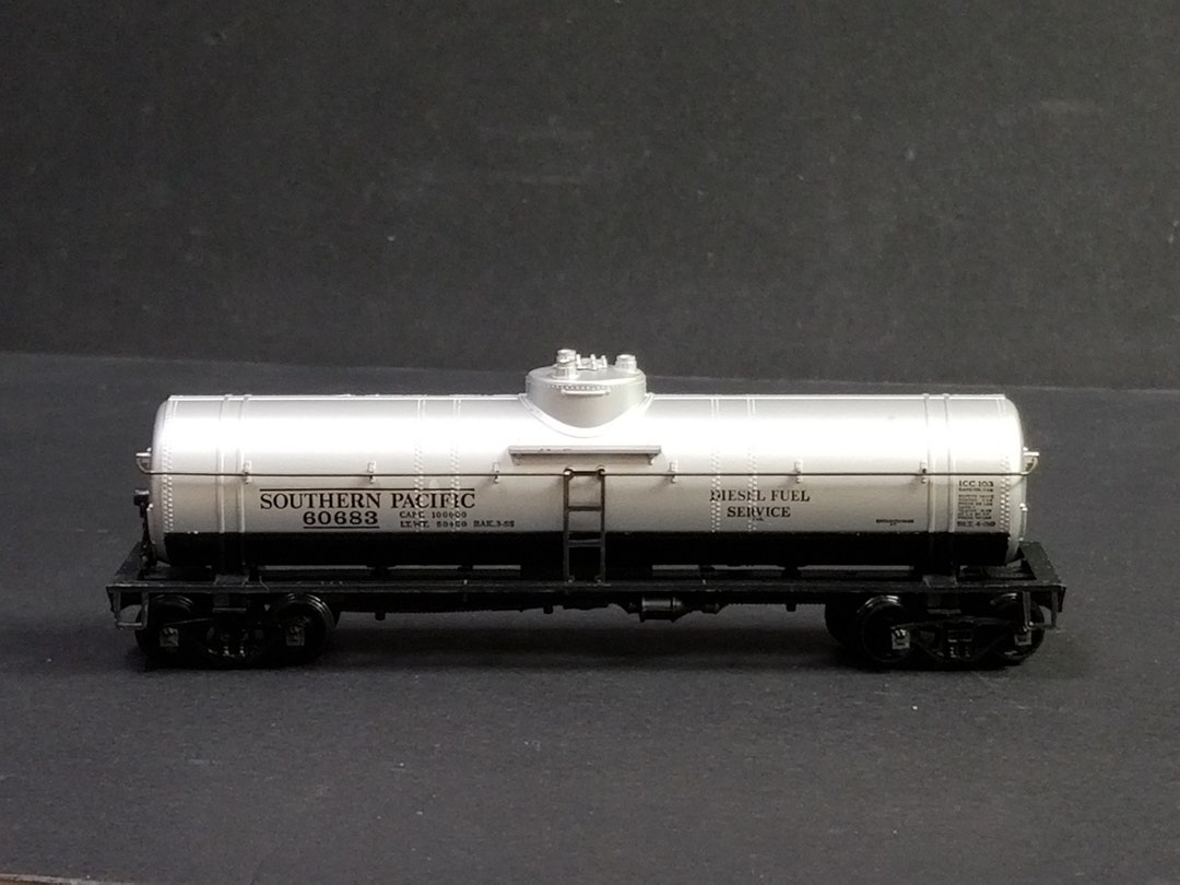 HO Scale Athearn Southern Pacific Single Dome Tank Car Sp #60683 Silver ...