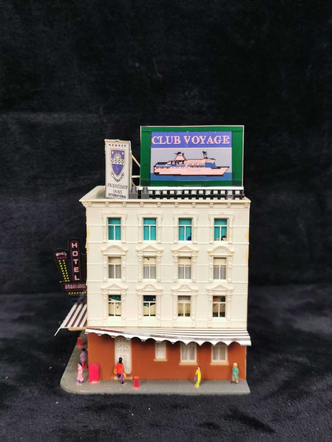 Vintage N Scale Lighted Diorama Club Voyage & Hotel Ambassador Corner ...