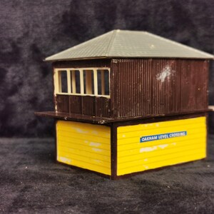Vintage Airfix HO Scale Oakham Level Crossing Signal Box Build Kit ...