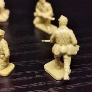 Vintage HO Scale WWII Infantry Figures: Unpainted Light Green Soldiers ...