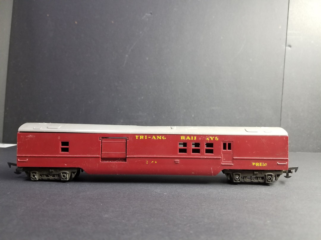 Tri-ang OO/HO Scale Mail Express Coach Maroon/red 3609 - A Must-have ...