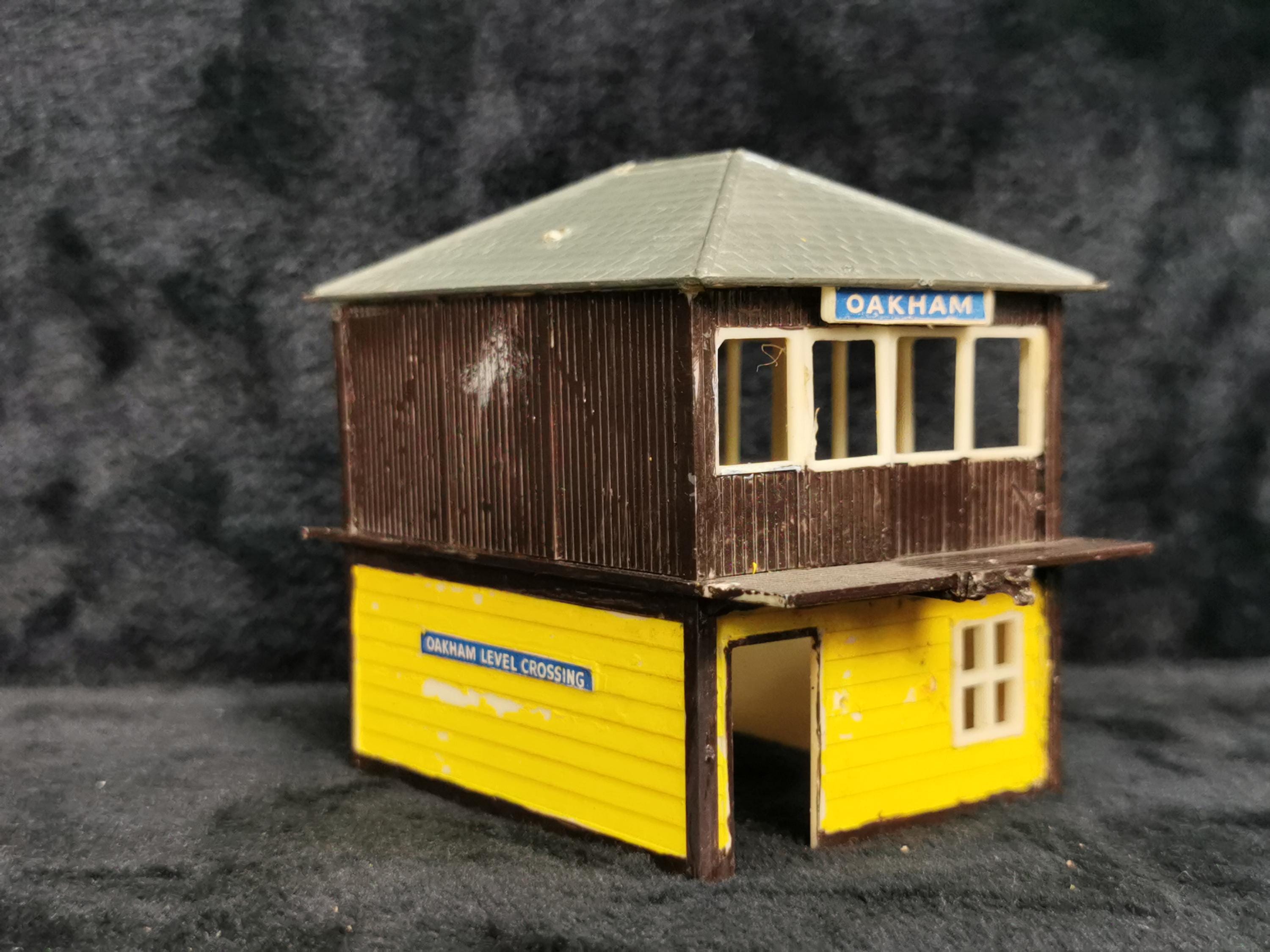 Vintage Airfix HO Scale Oakham Level Crossing Signal Box Build Kit ...