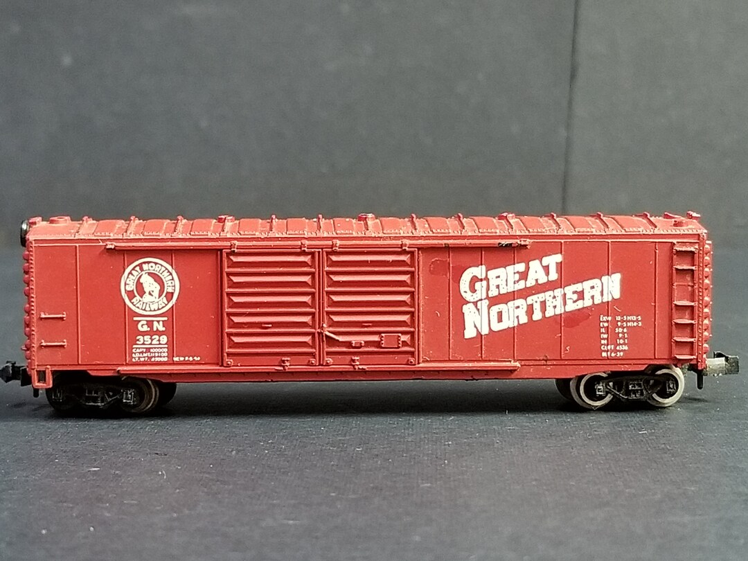 Atlas N Scale Great Northern Railway Red Box Car Missing Part on Roof ...