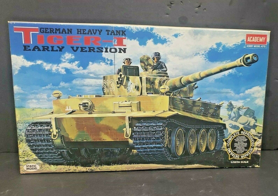 Academy #31348 - 1/35 Scale German Tiger 1 Early Version Model Tank W ...