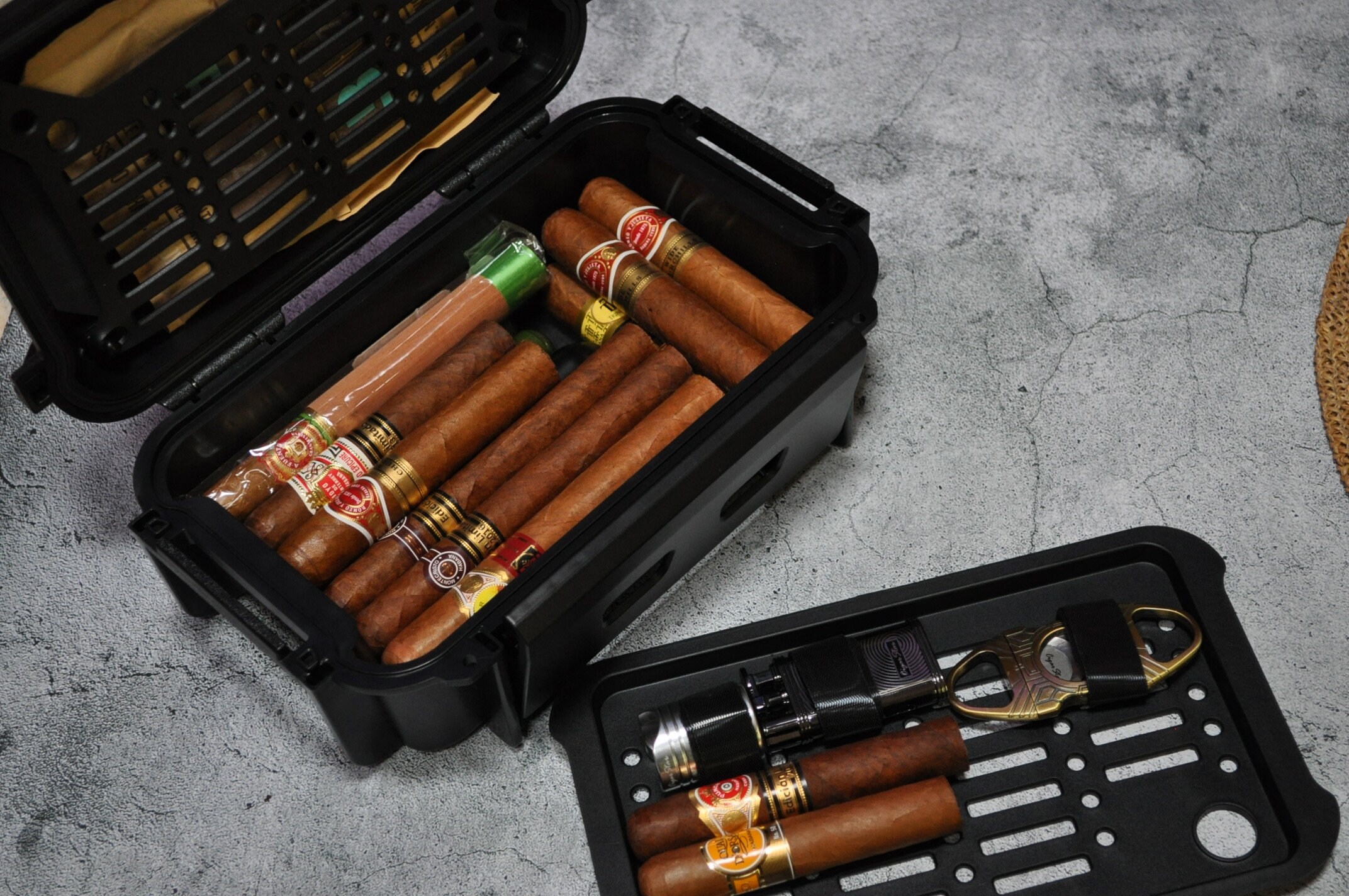 20 Cigar Travel Humidor, Crush Proof, Waterproof, Air Tight Seal Hard ...