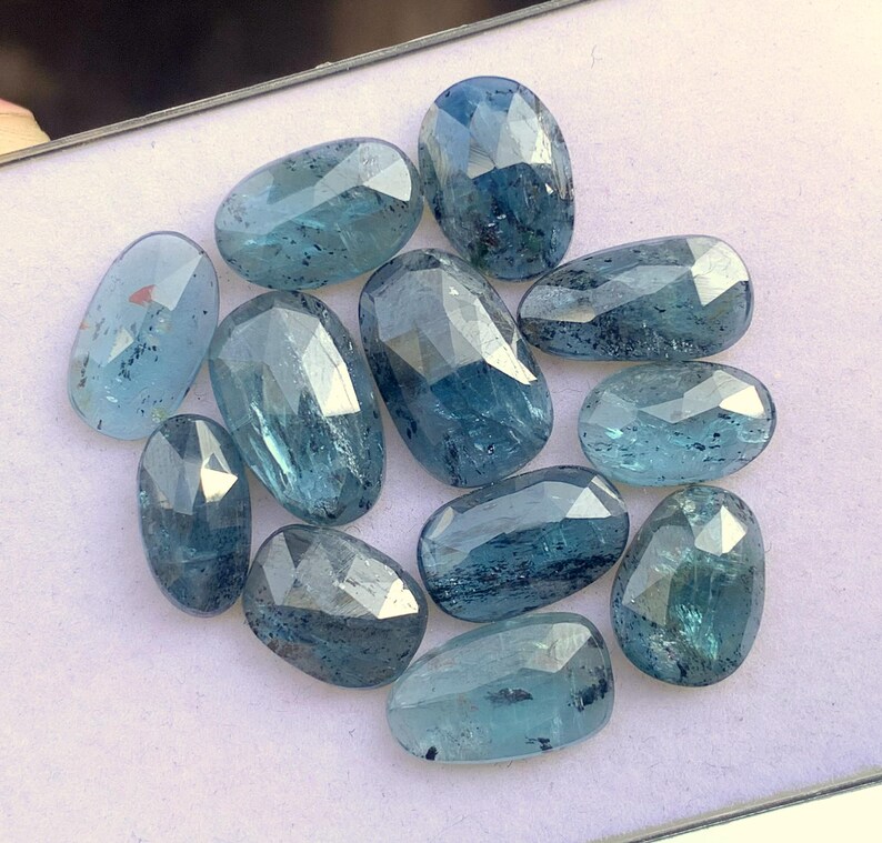 Lote de gemas de cianita verde azulada musgo natural, talla rosa ...