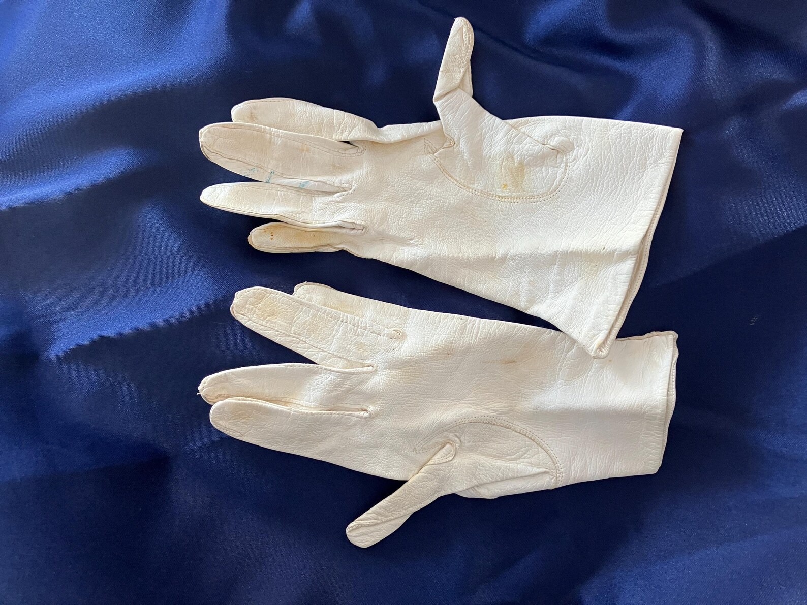 Fownes Real Kid Gloves Marked 6 1/2 Made in Italy in Off-white - Etsy