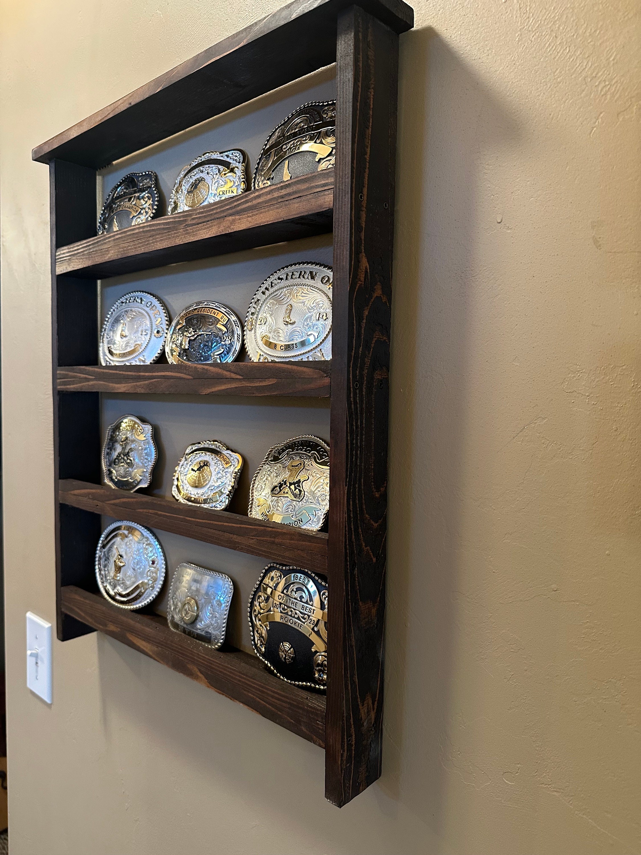 Buckle shelf store