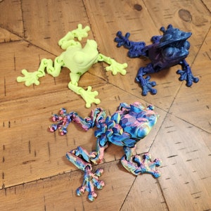 Articulated Flexi Frogs | Many Variations and Colors | 3D Printed ...