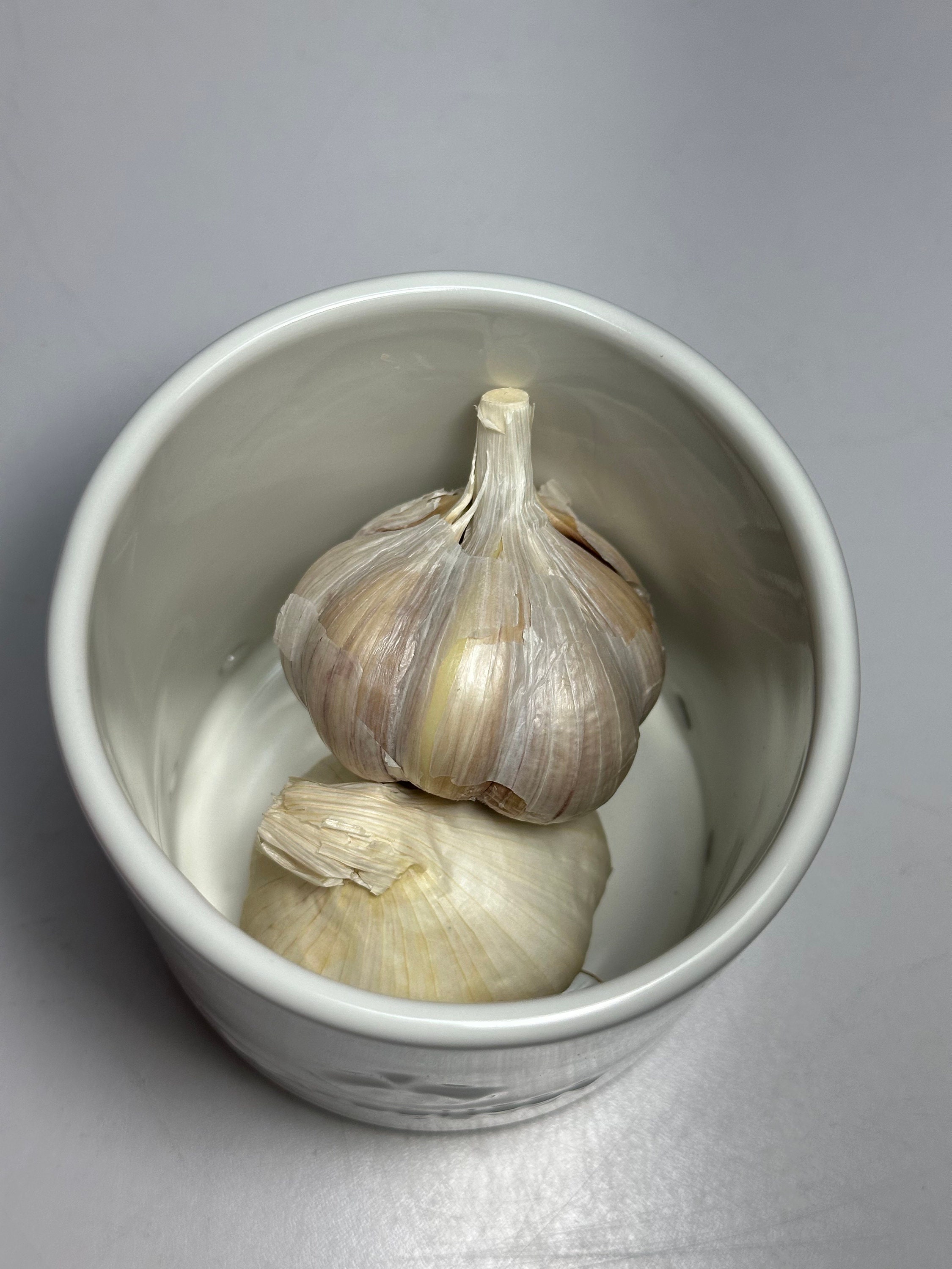 Le Creuset 14 Ounce Garlic Keeper White Stoneware Ceramic New With Box ...