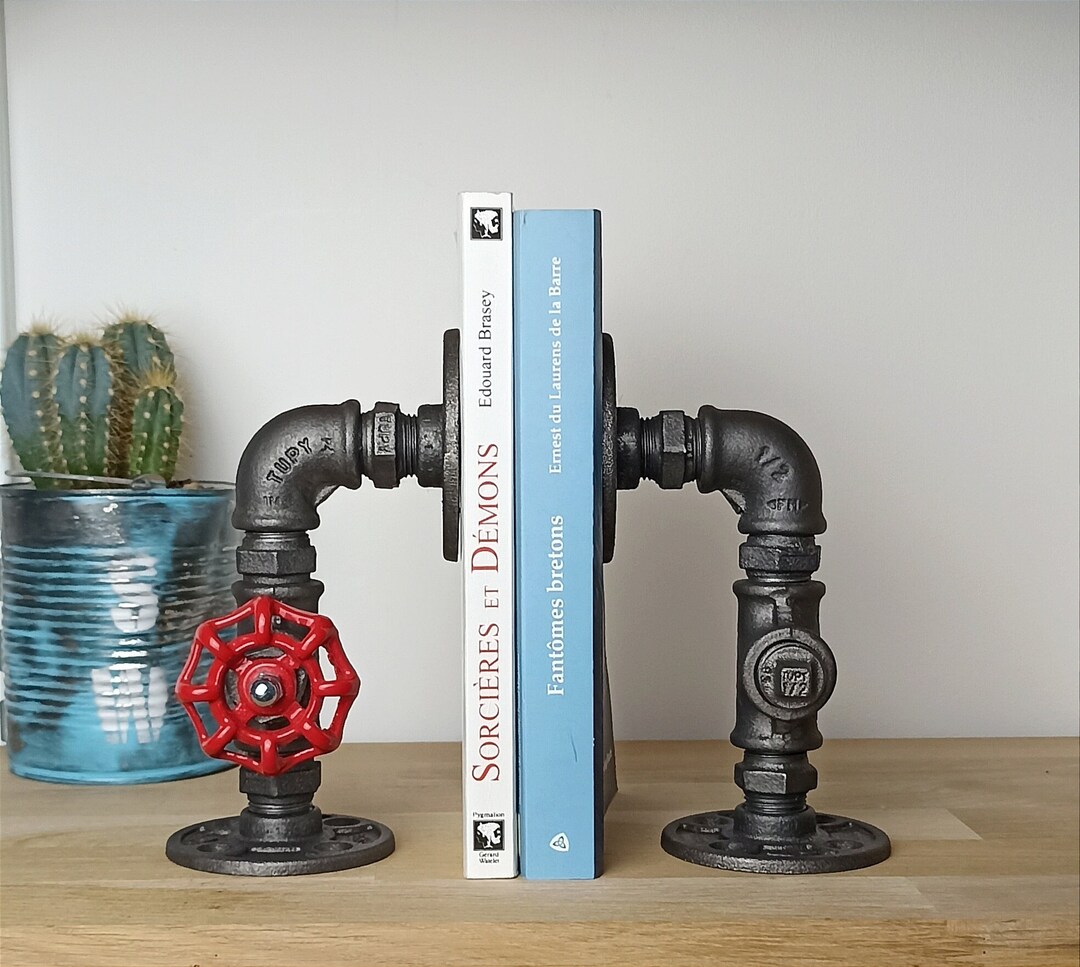 Library Bookends, Shelf. Industrial Style Interior Decoration, Home and ...