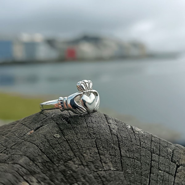 Claddagh Ring - Etsy