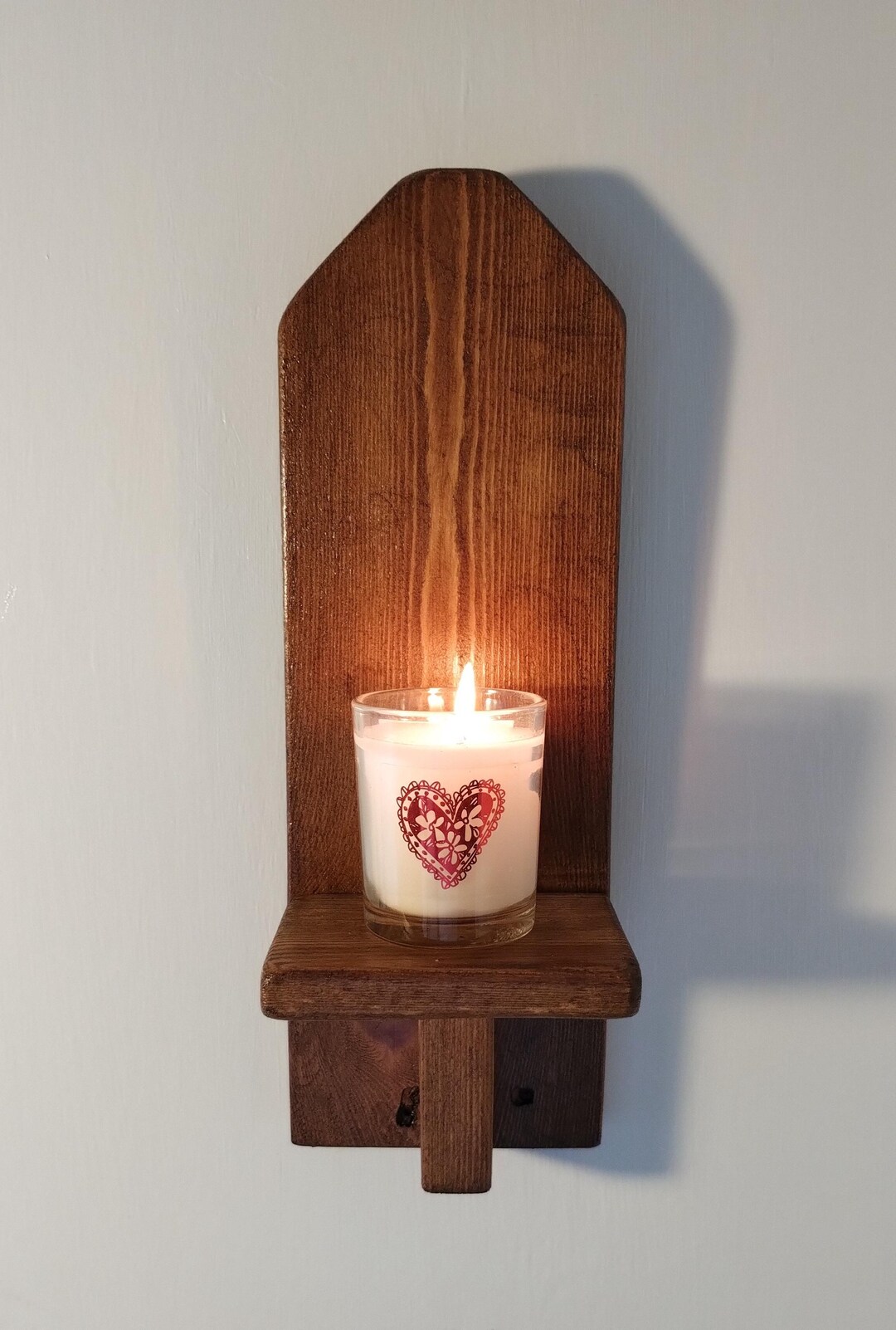Attractive Wooden Sconce Made Solely From Upcycled Pallet Wood ...