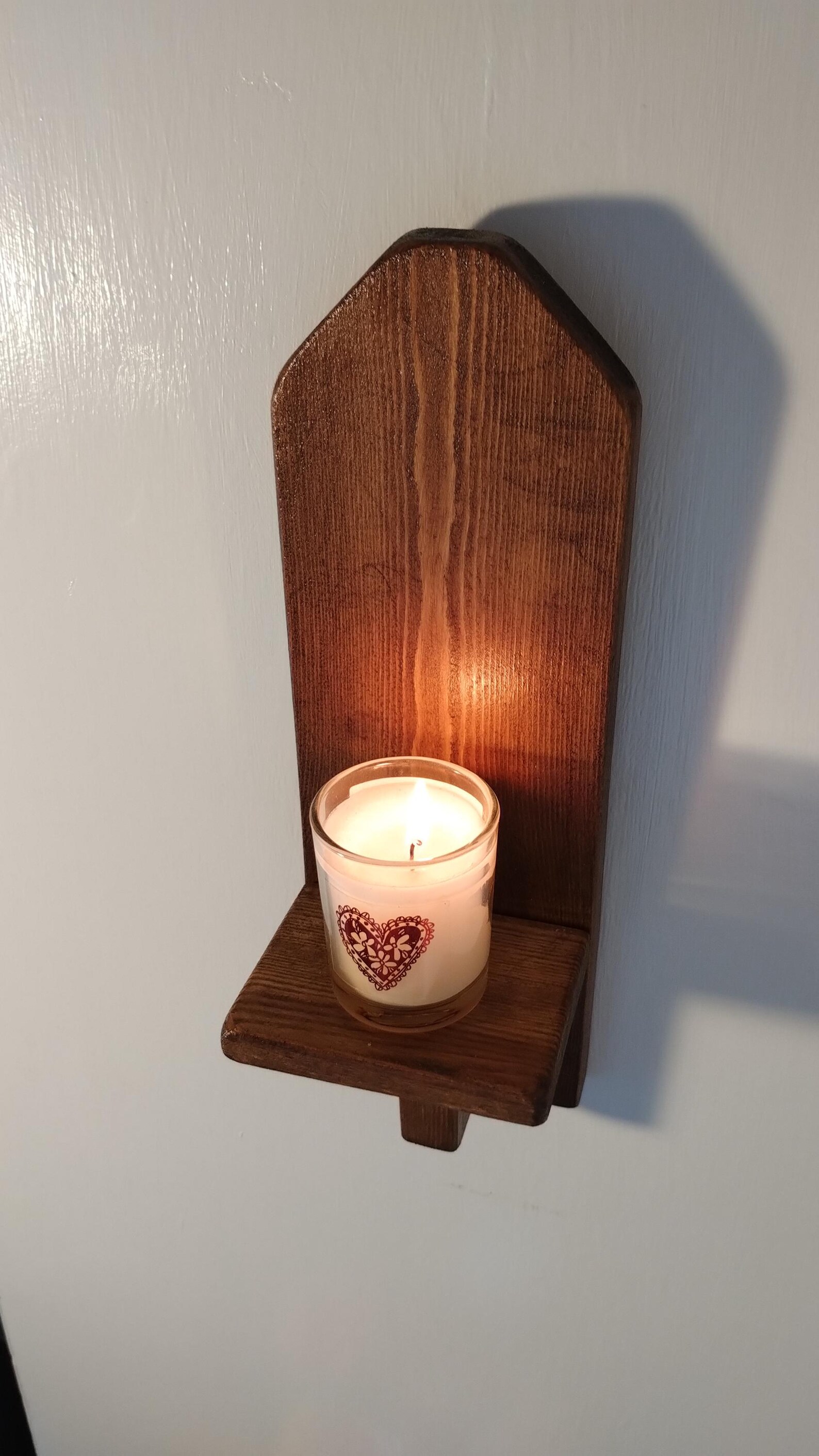 Attractive Wooden Sconce Made Solely From Upcycled Pallet Wood ...