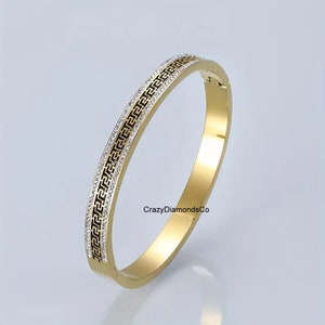 Vintage Hollowed Out Pattern Design Bangle, 1.40 MM Round Cut Lab ...