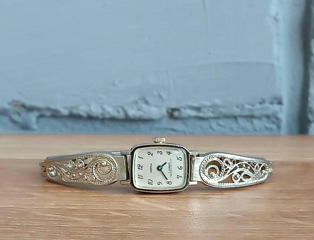 Vintage Women's Watches, Gold Vintage Watches. Small Retro Mechanical ...