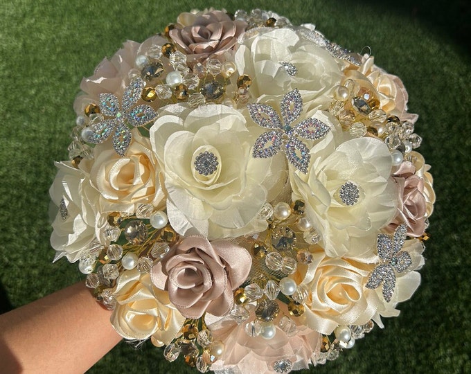 Champagne / Ivory Ramos, Bouquet, Champagne / Ivory Flowers Decorated ...