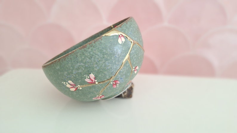 Kintsugi Bowl, Hand Painted Flowers, Made in Japan. - Etsy