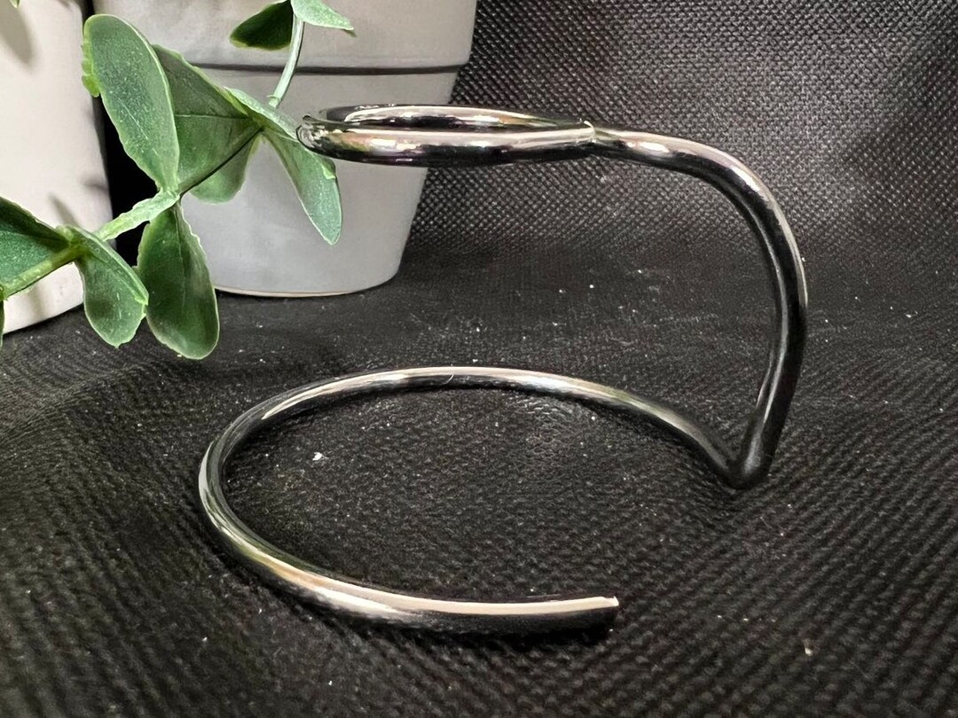 Small Black Metal Sphere Holder, Holder, Crystal, Sphere Stand ...