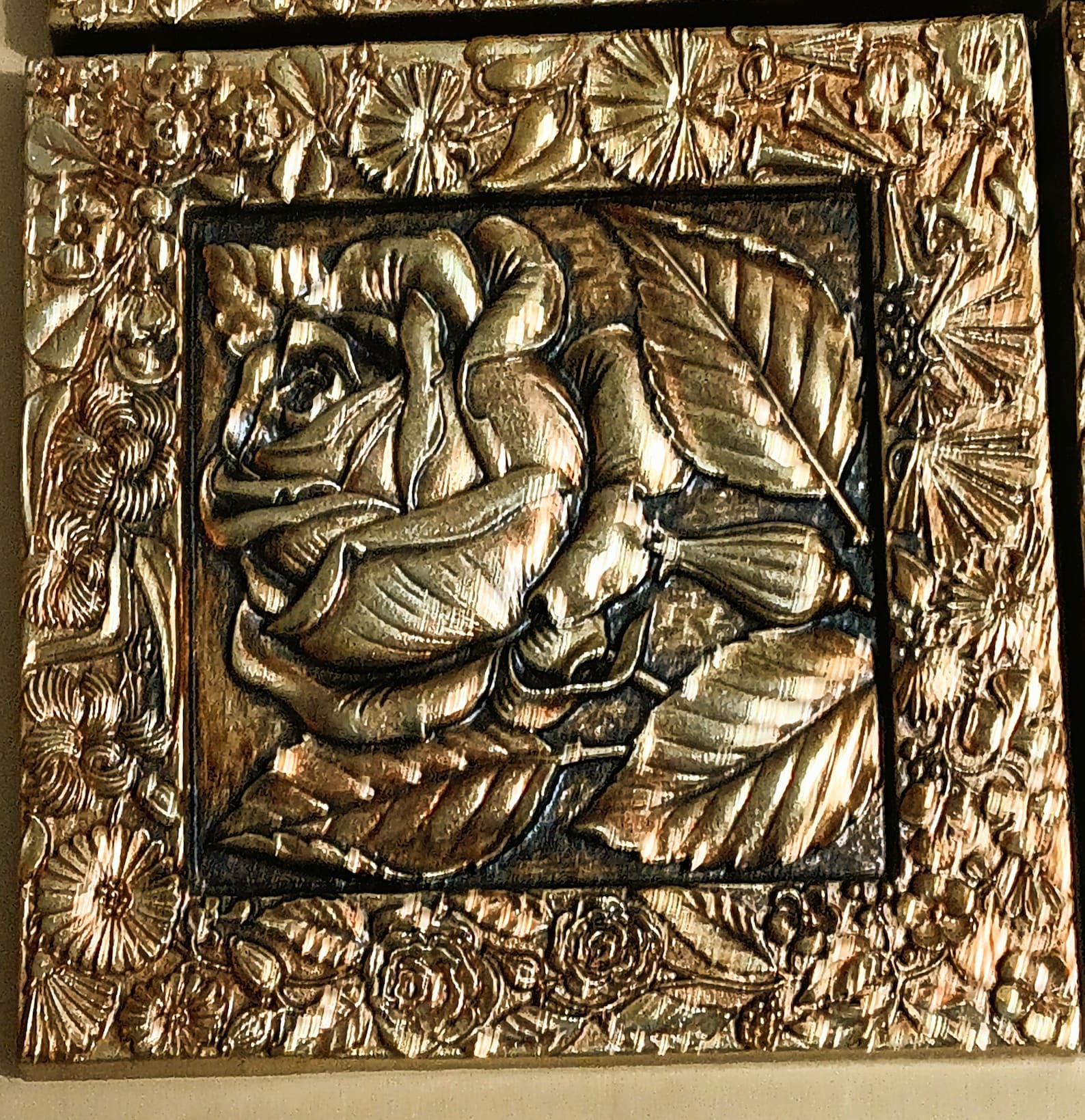 Four Syrocowood Antique Gold Wall Hangings With Flower Prints Measures ...