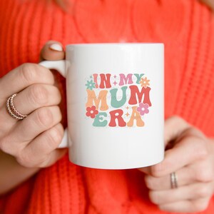 Mum Era Retro Wavy Groovy Quote Flower Mom Mum Design for Shirt T-shirt ...