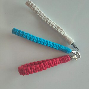 Macrame Keychain Pattern PDF Wristlet Key Chain Macrame for Beginners ...