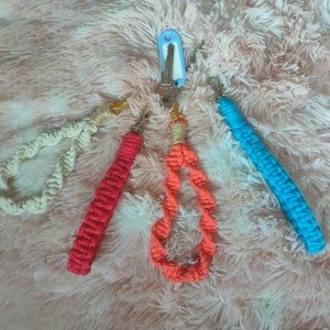 Macrame Keychain Pattern PDF Wristlet Key Chain Macrame for Beginners ...