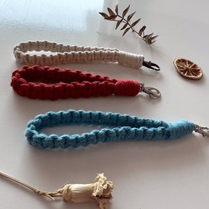 Macrame Keychain Pattern PDF Wristlet Key Chain Macrame for Beginners ...
